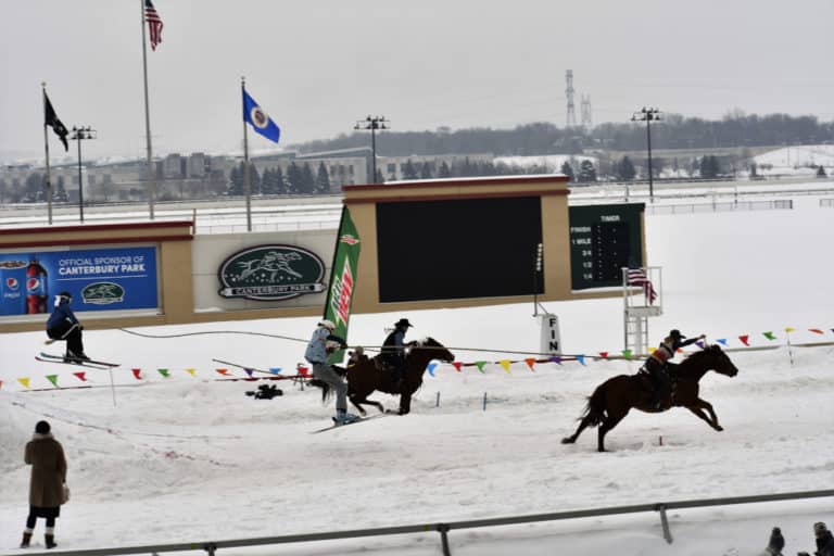 Extreme_Horse_Skijoring_Feature